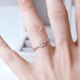 Curved leaf wedding ring – Vinny & Charles